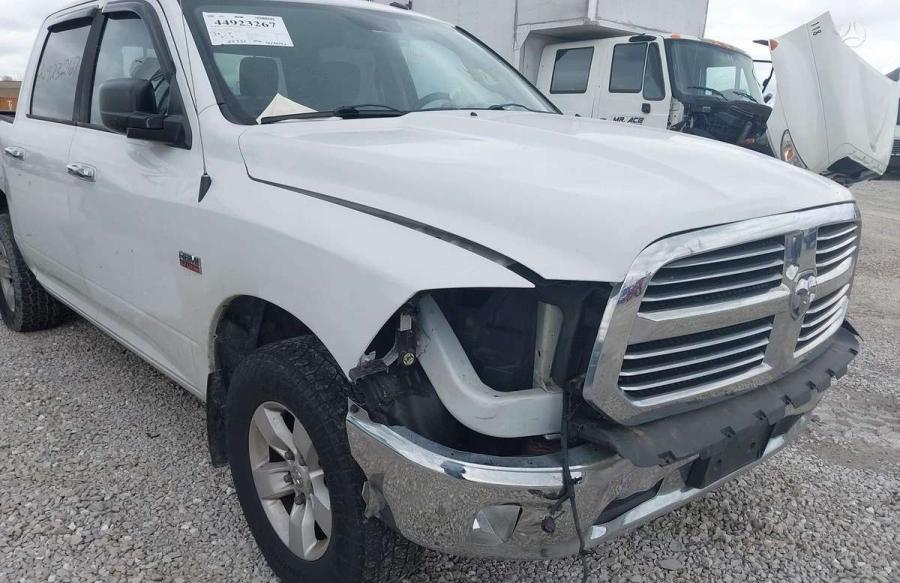 Balts Dodge RAM 2015 Viļņa, ar dzinēja tilpumu 5.65 L un nobraukumu 341 tūkst. km par 7700 €, foto 3 vietnē AUTOMOTO.COM.LV
