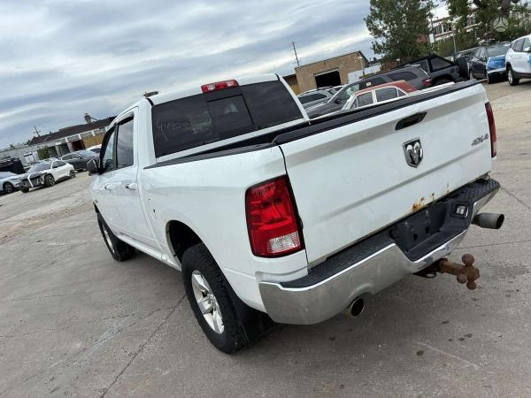 White Dodge RAM 2015 in Vilnius, with an engine capacity of 5.65 L and mileage of 341 thousand km for 7700 €, photo 8 on AUTOMOTO.COM.LV