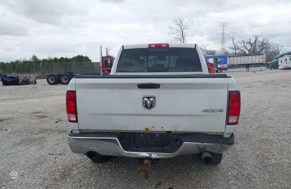 White Dodge RAM 2015 in Vilnius, with an engine capacity of 5.65 L and mileage of 341 thousand km for 7700 €, photo 10 on AUTOMOTO.COM.LV