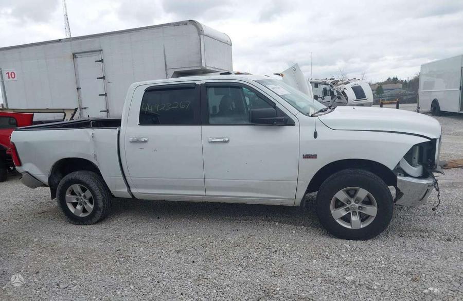Balts Dodge RAM 2015 Viļņa, ar dzinēja tilpumu 5.65 L un nobraukumu 341 tūkst. km par 7700 €, foto 13 vietnē AUTOMOTO.COM.LV
