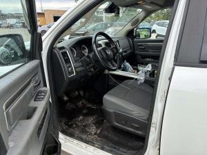 Balts Dodge RAM 2015 Viļņa, ar dzinēja tilpumu 5.65 L un nobraukumu 341 tūkst. km par 7700 €, foto 15 vietnē AUTOMOTO.COM.LV