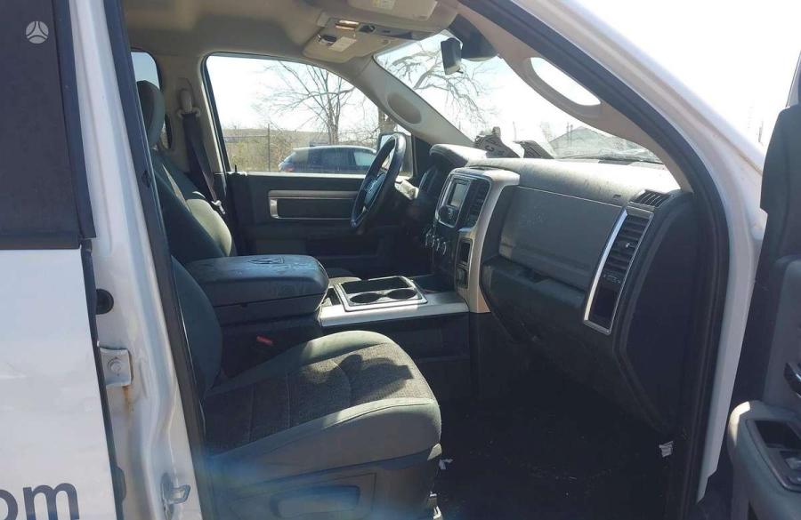 Balts Dodge RAM 2015 Viļņa, ar dzinēja tilpumu 5.65 L un nobraukumu 341 tūkst. km par 7700 €, foto 16 vietnē AUTOMOTO.COM.LV