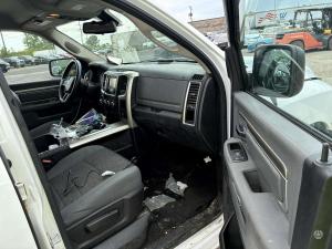 Balts Dodge RAM 2015 Viļņa, ar dzinēja tilpumu 5.65 L un nobraukumu 341 tūkst. km par 7700 €, foto 19 vietnē AUTOMOTO.COM.LV