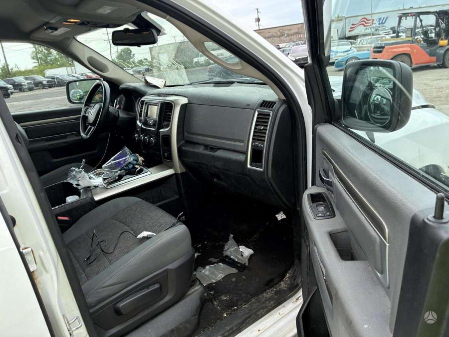 Balts Dodge RAM 2015 Viļņa, ar dzinēja tilpumu 5.65 L un nobraukumu 341 tūkst. km par 7700 €, foto 19 vietnē AUTOMOTO.COM.LV