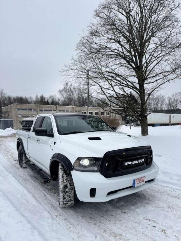 Balts Dodge RAM 2016 Viļņa, ar dzinēja tilpumu 3.60 L un nobraukumu 300 tūkst. km par 15000 €, foto 3 vietnē AUTOMOTO.COM.LV