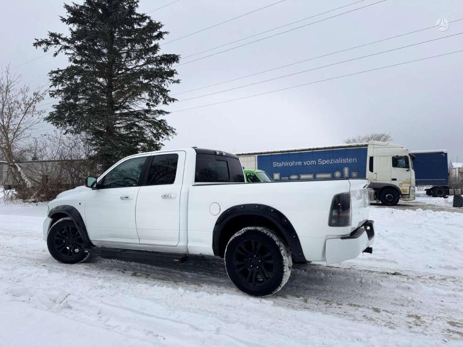 White Dodge RAM 2016 in Vilnius, with an engine capacity of 3.60 L and mileage of 300 thousand km for 15000 €, photo 7 on AUTOMOTO.COM.LV