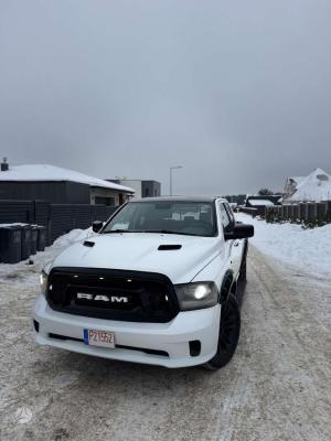 White Dodge RAM 2016 in Vilnius, with an engine capacity of 3.60 L and mileage of 300 thousand km for 15000 €, photo 8 on AUTOMOTO.COM.LV