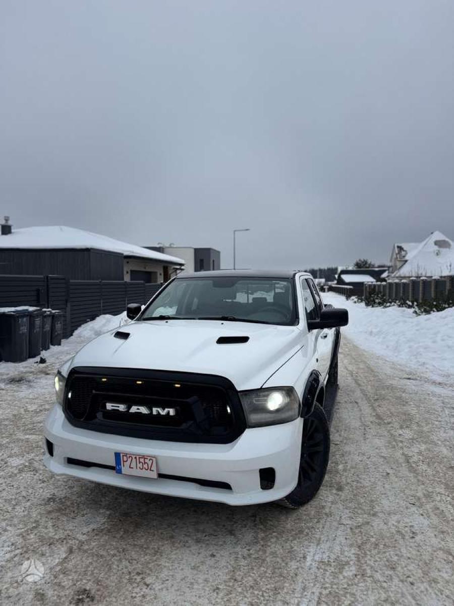 White Dodge RAM 2016 in Vilnius, with an engine capacity of 3.60 L and mileage of 300 thousand km for 15000 €, photo 8 on AUTOMOTO.COM.LV