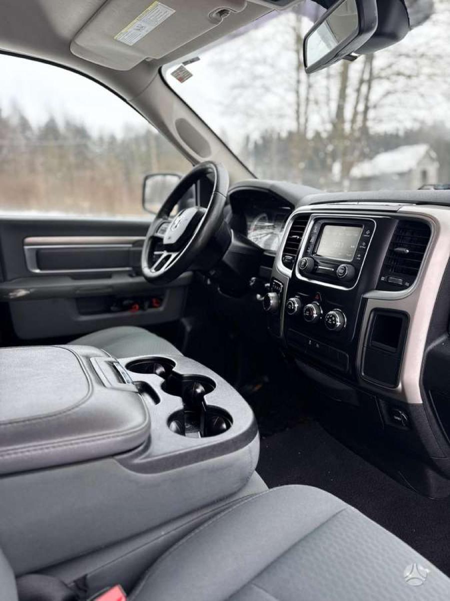 White Dodge RAM 2016 in Vilnius, with an engine capacity of 3.60 L and mileage of 300 thousand km for 15000 €, photo 11 on AUTOMOTO.COM.LV