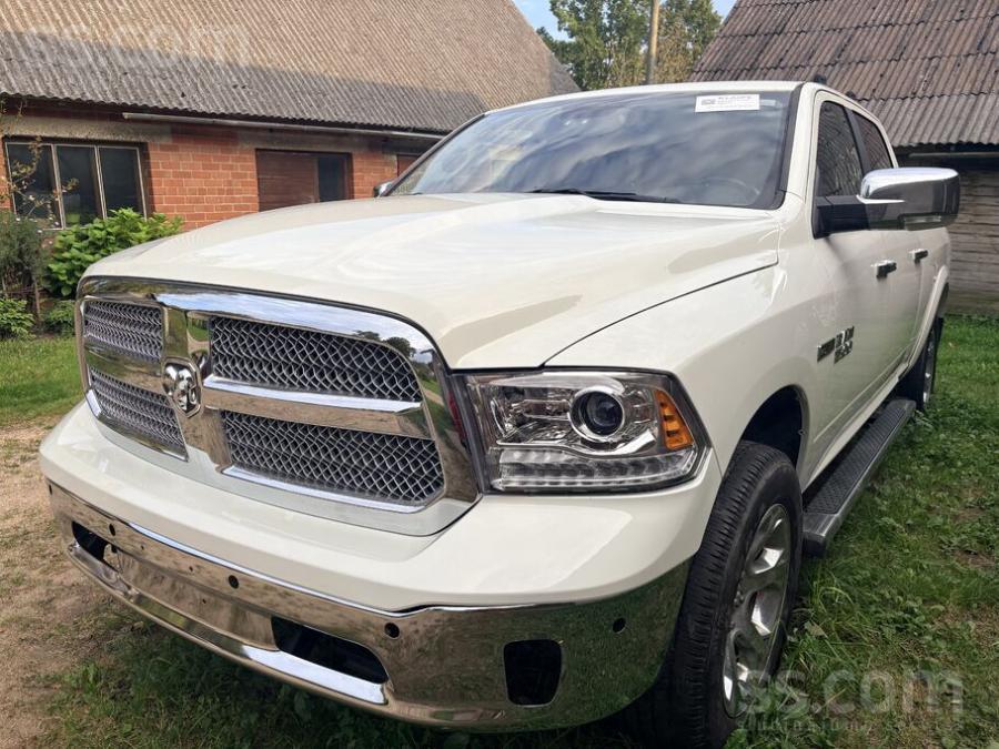 White Dodge RAM 2018 in Gulbene, with an engine capacity of 3.00 L and mileage of 75 thousand km for 19965 €, photo 1 on AUTOMOTO.COM.LV