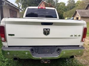 White Dodge RAM 2018 in Gulbene, with an engine capacity of 3.00 L and mileage of 75 thousand km for 19965 €, photo 5 on AUTOMOTO.COM.LV
