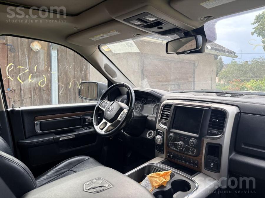 White Dodge RAM 2018 in Gulbene, with an engine capacity of 3.00 L and mileage of 75 thousand km for 19965 €, photo 6 on AUTOMOTO.COM.LV
