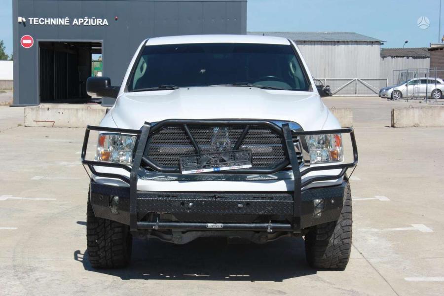 Balts Dodge RAM 2019 Šauļi, ar dzinēja tilpumu 5.65 L un nobraukumu 151 tūkst. km par 13500 €, foto 3 vietnē AUTOMOTO.COM.LV
