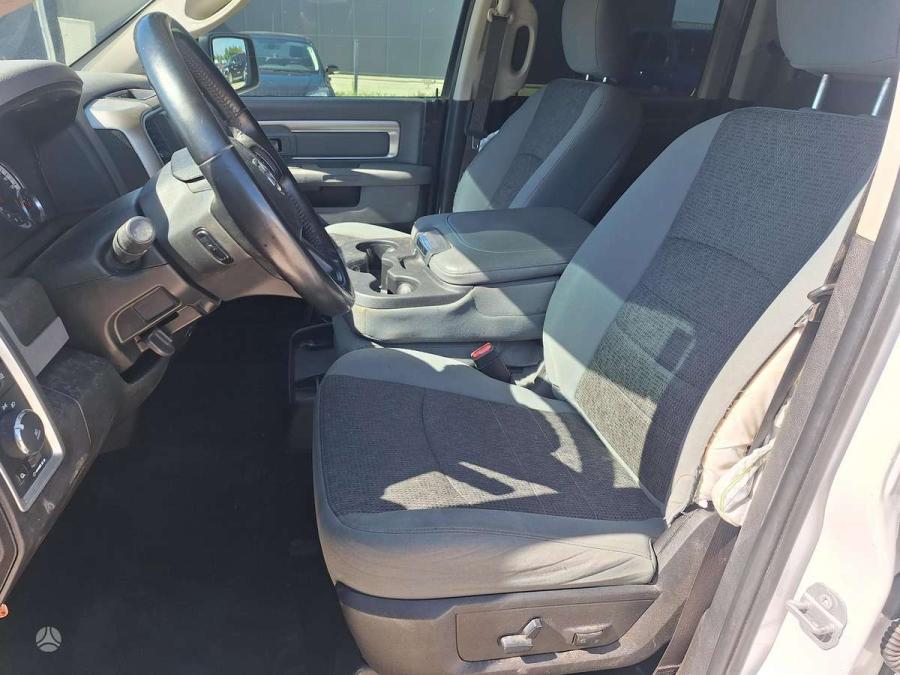 Balts Dodge RAM 2019 Šauļi, ar dzinēja tilpumu 5.65 L un nobraukumu 151 tūkst. km par 13500 €, foto 11 vietnē AUTOMOTO.COM.LV