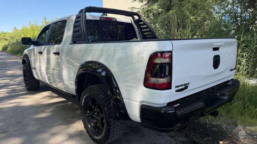 Balts Dodge RAM 2019 Klaipėda, ar dzinēja tilpumu 5.65 L un nobraukumu 101 tūkst. km par 42350 €, foto 4 vietnē AUTOMOTO.COM.LV