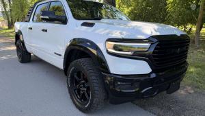 Balts Dodge RAM 2019 Klaipėda, ar dzinēja tilpumu 5.65 L un nobraukumu 101 tūkst. km par 42350 €, foto 7 vietnē AUTOMOTO.COM.LV