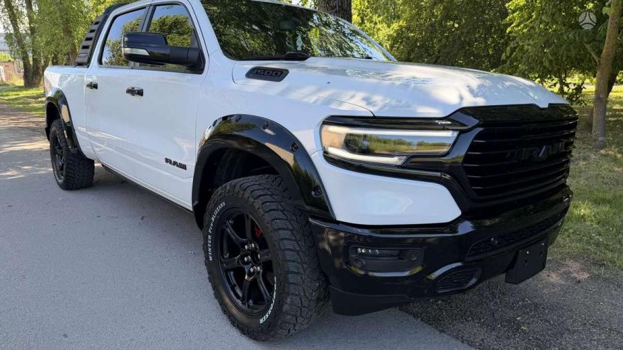 Balts Dodge RAM 2019 Klaipėda, ar dzinēja tilpumu 5.65 L un nobraukumu 101 tūkst. km par 42350 €, foto 7 vietnē AUTOMOTO.COM.LV
