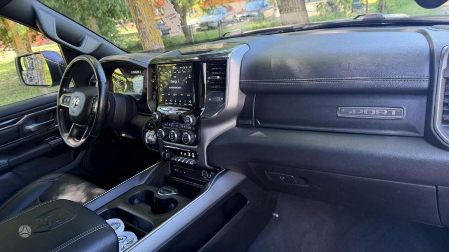 Balts Dodge RAM 2019 Klaipėda, ar dzinēja tilpumu 5.65 L un nobraukumu 101 tūkst. km par 42350 €, foto 9 vietnē AUTOMOTO.COM.LV