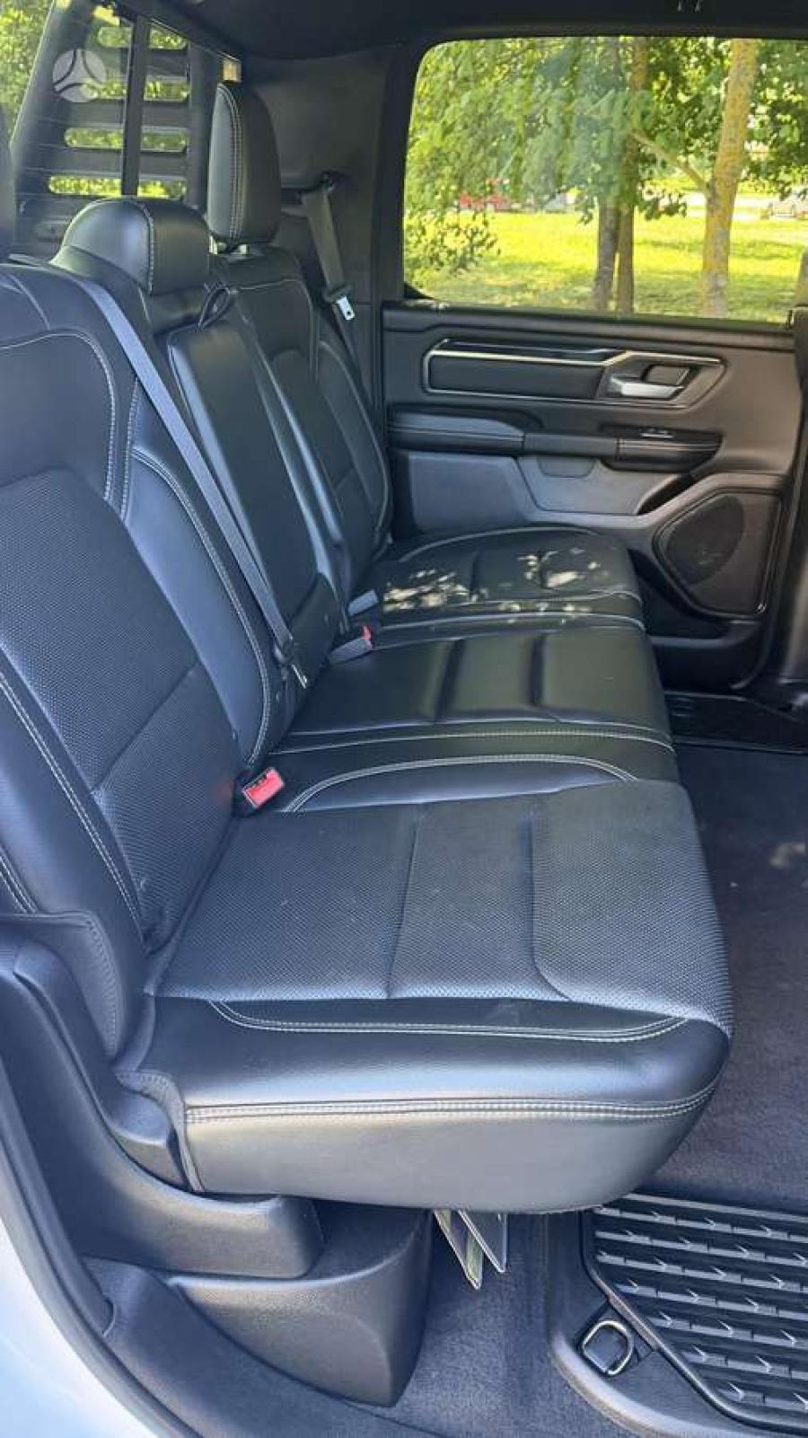 Balts Dodge RAM 2019 Klaipėda, ar dzinēja tilpumu 5.65 L un nobraukumu 101 tūkst. km par 42350 €, foto 10 vietnē AUTOMOTO.COM.LV