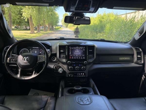 White Dodge RAM 2019 in Klaipeda, with an engine capacity of 5.65 L and mileage of 101 thousand km for 42350 €, photo 10 on AUTOMOTO.COM.LV
