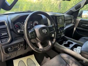 Balts Dodge RAM 2019 Klaipėda, ar dzinēja tilpumu 5.65 L un nobraukumu 101 tūkst. km par 42350 €, foto 12 vietnē AUTOMOTO.COM.LV