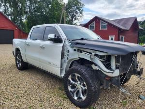White Dodge RAM 2019 in Birzai, with an engine capacity of 5.70 L and mileage of 154 thousand km for 27000 €, photo 4 on AUTOMOTO.COM.LV