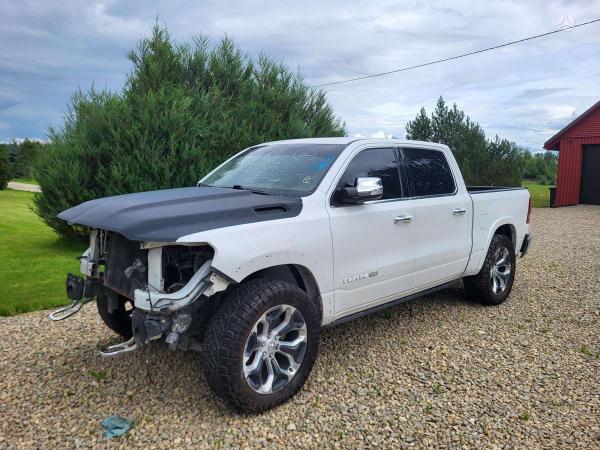 Balts Dodge RAM 2019 Biržai, ar dzinēja tilpumu 5.70 L un nobraukumu 154 tūkst. km par 26000 €, foto 2 vietnē AUTOMOTO.COM.LV