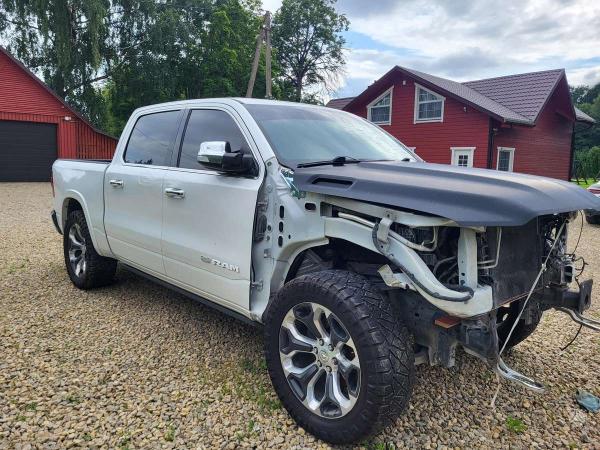 Balts Dodge RAM 2019 Biržai, ar dzinēja tilpumu 5.70 L un nobraukumu 154 tūkst. km par 26000 €, foto 4 vietnē AUTOMOTO.COM.LV