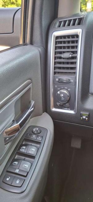 Balts Dodge RAM 2019 Viļņa, ar dzinēja tilpumu 5.70 L un nobraukumu 209 tūkst. km par 25600 €, foto 15 vietnē AUTOMOTO.COM.LV