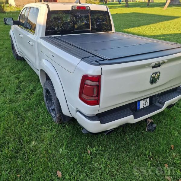 Balts Dodge RAM 2019 Rīga, ar dzinēja tilpumu 5.70 L un nobraukumu 103 tūkst. km par 40000 €, foto 3 vietnē AUTOMOTO.COM.LV