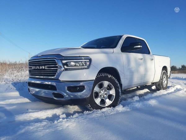 Balts Dodge RAM 2020 Kauņa, ar dzinēja tilpumu 5.70 L un nobraukumu 140 tūkst. km par 32700 €, foto 1 vietnē AUTOMOTO.COM.LV