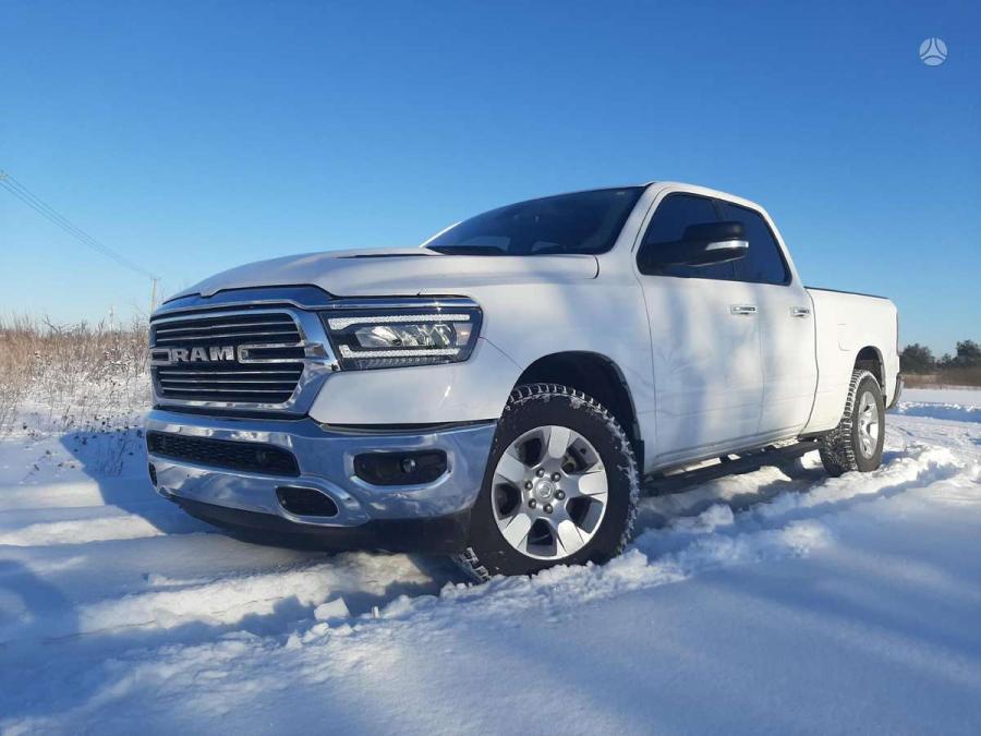Balts Dodge RAM 2020 Kauņa, ar dzinēja tilpumu 5.70 L un nobraukumu 140 tūkst. km par 32700 €, foto 1 vietnē AUTOMOTO.COM.LV