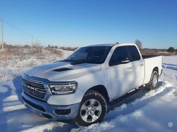 Balts Dodge RAM 2020 Kauņa, ar dzinēja tilpumu 5.70 L un nobraukumu 140 tūkst. km par 32700 €, foto 3 vietnē AUTOMOTO.COM.LV