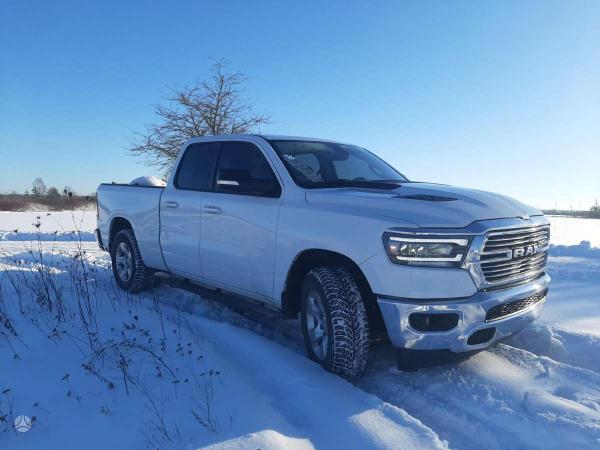 Balts Dodge RAM 2020 Kauņa, ar dzinēja tilpumu 5.70 L un nobraukumu 140 tūkst. km par 32700 €, foto 5 vietnē AUTOMOTO.COM.LV