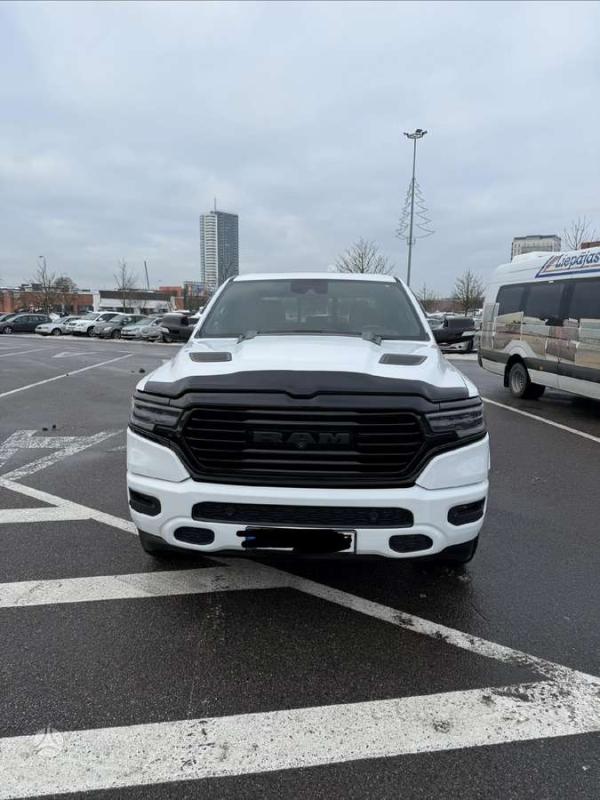 White Dodge RAM 2021 in Palanga, with an engine capacity of 5.70 L and mileage of 76 thousand km for 46500 €, photo 2 on AUTOMOTO.COM.LV