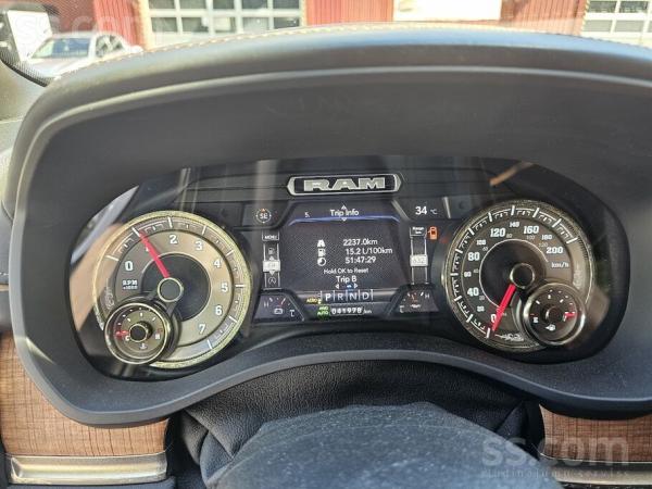 Balts Dodge RAM 2022 Rīga, ar dzinēja tilpumu 5.70 L un nobraukumu 42 tūkst. km par 79000 €, foto 3 vietnē AUTOMOTO.COM.LV