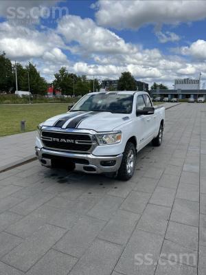 Balts Dodge RAM 2022 Rīga, ar dzinēja tilpumu 5.70 L un nobraukumu 63 tūkst. km par 30000 €, foto  vietnē AUTOMOTO.COM.LV