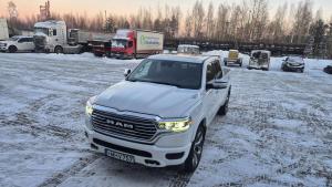 White Dodge RAM 2023 in Akmene, with an engine capacity of 5.70 L and mileage of 157 thousand km for 60500 €, photo  on AUTOMOTO.COM.LV