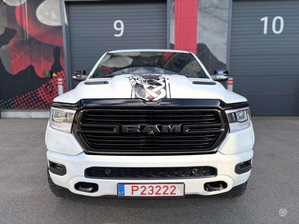 Balts Dodge RAM 2023 Kauņa, ar dzinēja tilpumu 5.70 L un nobraukumu 34 tūkst. km par 50820 €, foto 4 vietnē AUTOMOTO.COM.LV