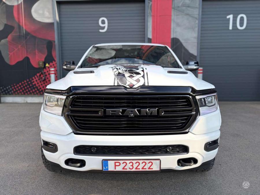 Balts Dodge RAM 2023 Kauņa, ar dzinēja tilpumu 5.70 L un nobraukumu 34 tūkst. km par 50820 €, foto 5 vietnē AUTOMOTO.COM.LV