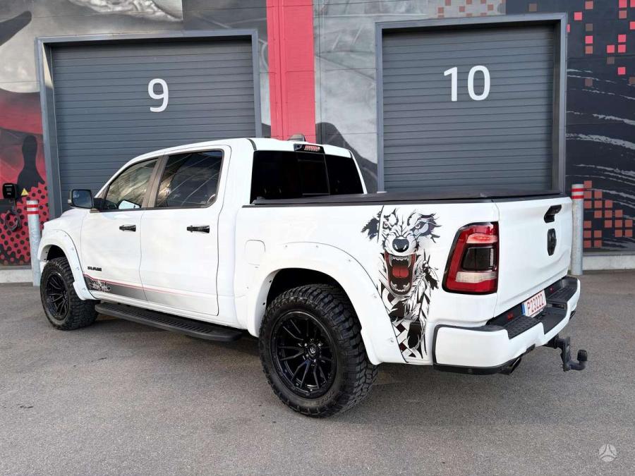 Balts Dodge RAM 2023 Kauņa, ar dzinēja tilpumu 5.70 L un nobraukumu 34 tūkst. km par 50820 €, foto 8 vietnē AUTOMOTO.COM.LV