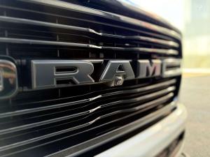 Balts Dodge RAM 2023 Kauņa, ar dzinēja tilpumu 5.70 L un nobraukumu 34 tūkst. km par 50820 €, foto 15 vietnē AUTOMOTO.COM.LV