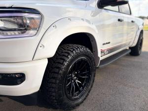 Balts Dodge RAM 2023 Kauņa, ar dzinēja tilpumu 5.70 L un nobraukumu 34 tūkst. km par 50820 €, foto 16 vietnē AUTOMOTO.COM.LV