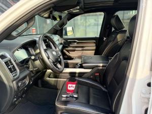 Balts Dodge RAM 2023 Kauņa, ar dzinēja tilpumu 5.70 L un nobraukumu 34 tūkst. km par 50820 €, foto 17 vietnē AUTOMOTO.COM.LV