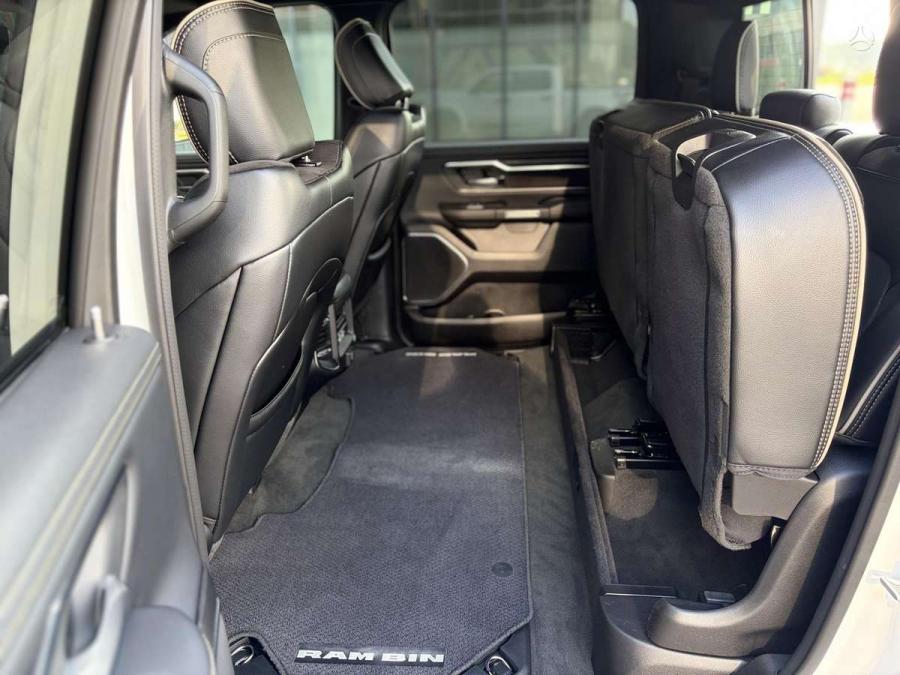 Balts Dodge RAM 2023 Kauņa, ar dzinēja tilpumu 5.70 L un nobraukumu 34 tūkst. km par 50820 €, foto 19 vietnē AUTOMOTO.COM.LV