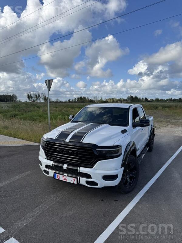 Balts Dodge RAM 2023 Liepāja, ar dzinēja tilpumu 5.70 L un nobraukumu 23 tūkst. km par 47900 €, foto 4 vietnē AUTOMOTO.COM.LV