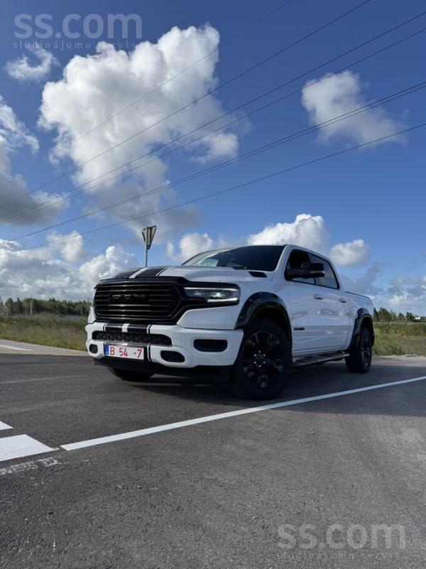 Balts Dodge RAM 2023 Liepāja, ar dzinēja tilpumu 5.70 L un nobraukumu 23 tūkst. km par 47900 €, foto 1 vietnē AUTOMOTO.COM.LV