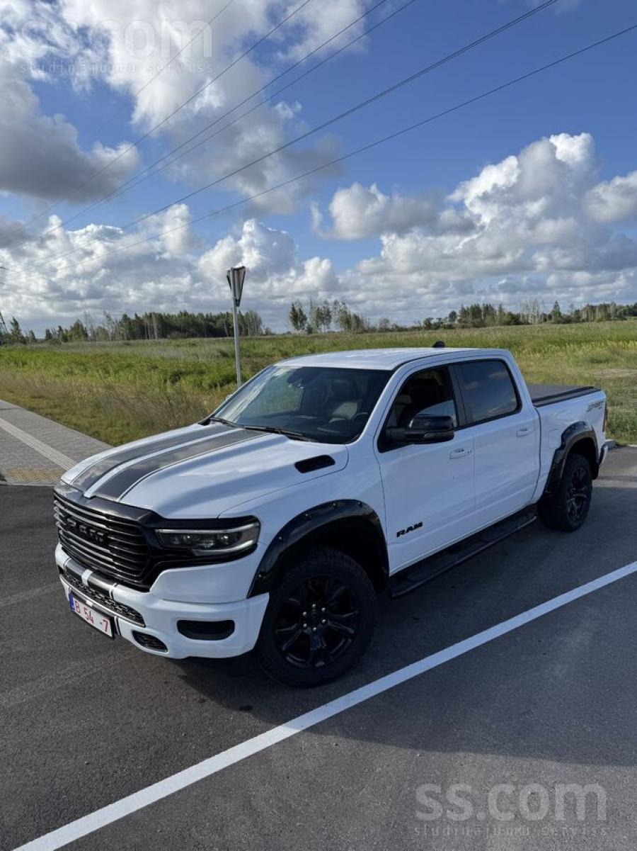 Balts Dodge RAM 2023 Liepāja, ar dzinēja tilpumu 5.70 L un nobraukumu 23 tūkst. km par 47900 €, foto 3 vietnē AUTOMOTO.COM.LV