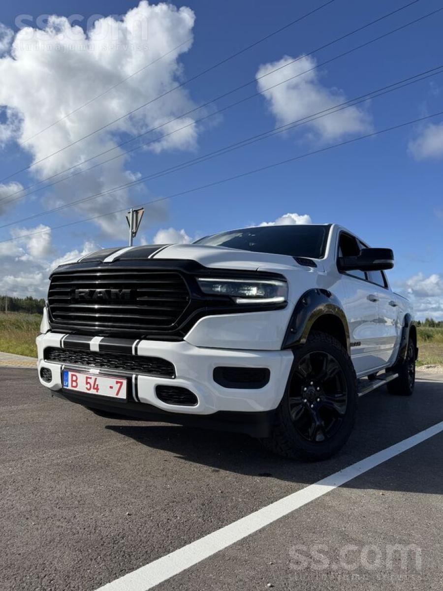 Balts Dodge RAM 2023 Liepāja, ar dzinēja tilpumu 5.70 L un nobraukumu 23 tūkst. km par 47900 €, foto 4 vietnē AUTOMOTO.COM.LV