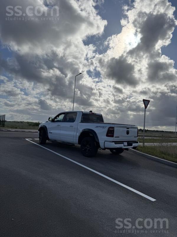 Balts Dodge RAM 2023 Liepāja, ar dzinēja tilpumu 5.70 L un nobraukumu 23 tūkst. km par 47900 €, foto 5 vietnē AUTOMOTO.COM.LV